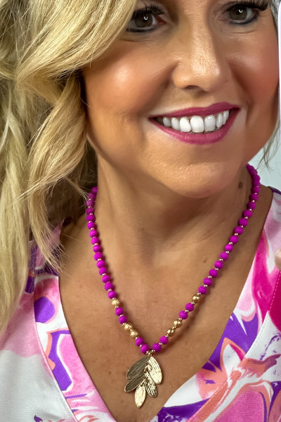 Callie Wood Beaded Gold Pendant Necklace : Pink/Gold – TeaElla